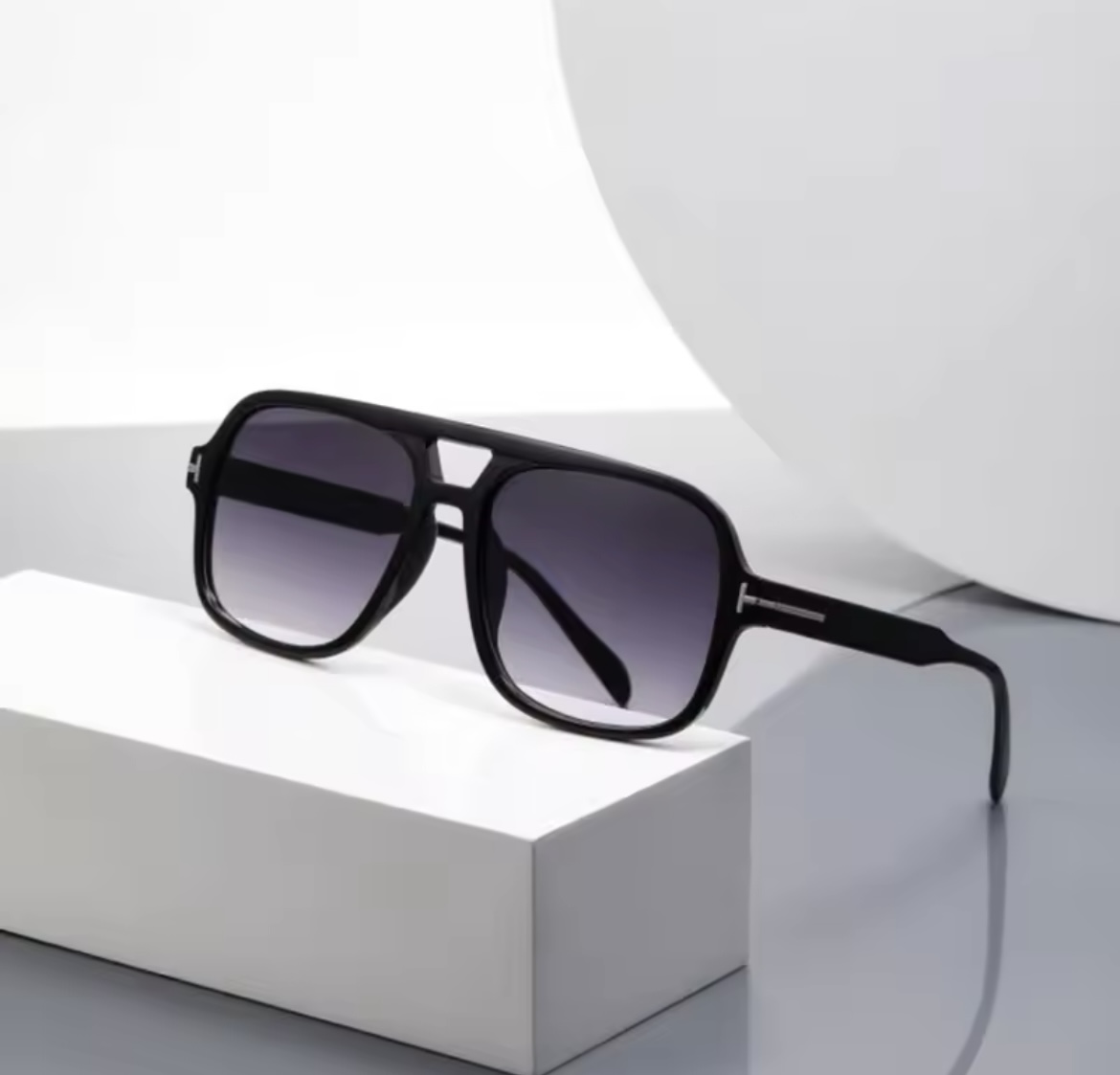 Large Frame Pilot SunGlasses Half Dark - Elizabeth & Lanky